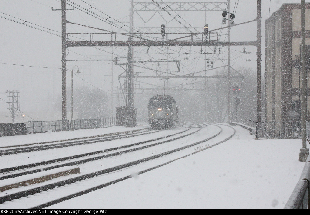 Train 185(26) approaches Wilmington Station